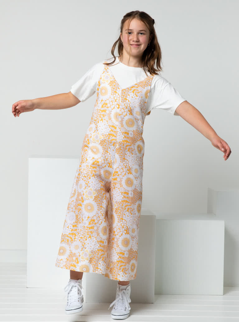 Norman Teens V-Neck Jumpsuit Sewing Pattern - Ages 8-16 – de Linum